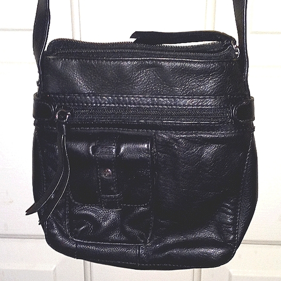 Bass | Bags | Bass Black Leather Roomy Crossbody Bag Must See | Poshmark
